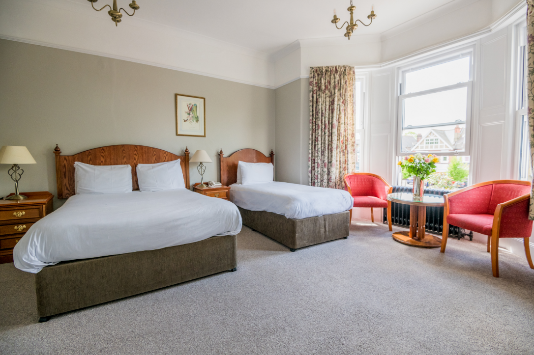 Spacious Family Room - Elizabeth House Hotel
