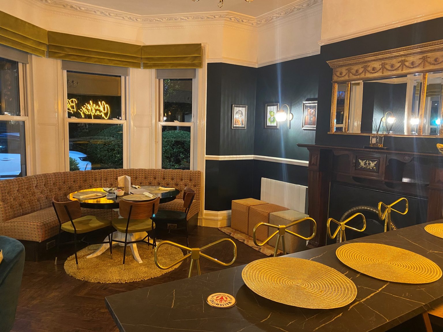 Charlie's Bar - Elizabeth House Hotel